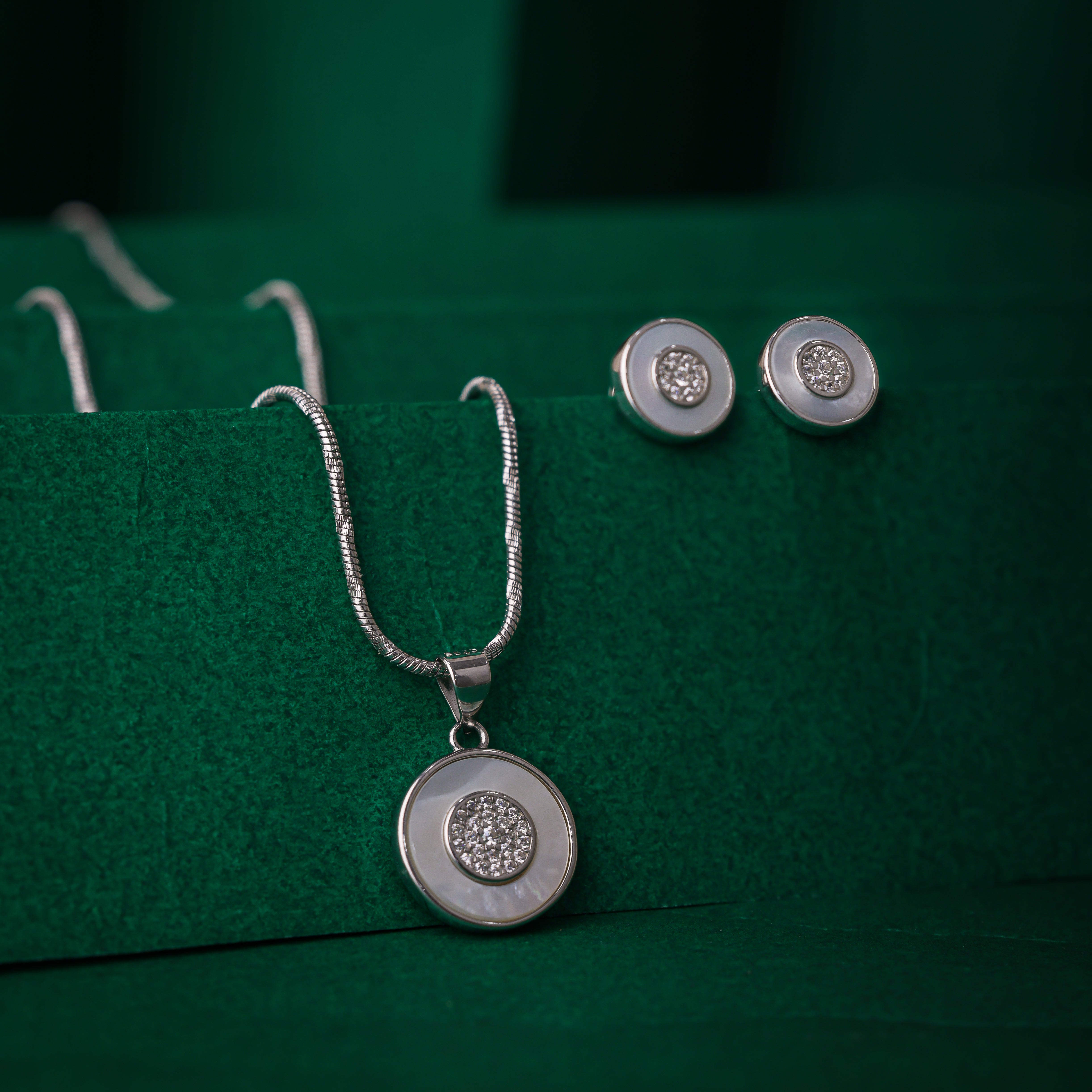 Luminous Circle Pendant Set – Jewellery Set by Sanache